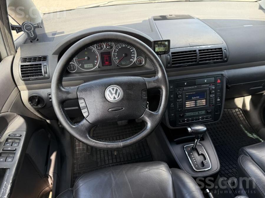 Pelēks Volkswagen Sharan 2004 Rīga, ar dzinēja tilpumu 1.90 L un nobraukumu 351 tūkst. km par 1890 €, foto 7 vietnē AUTOMOTO.COM.LV