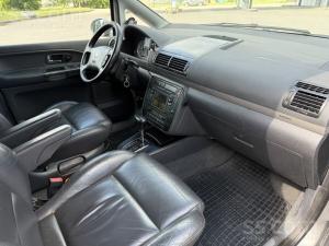 Pelēks Volkswagen Sharan 2004 Rīga, ar dzinēja tilpumu 1.90 L un nobraukumu 351 tūkst. km par 1890 €, foto 9 vietnē AUTOMOTO.COM.LV