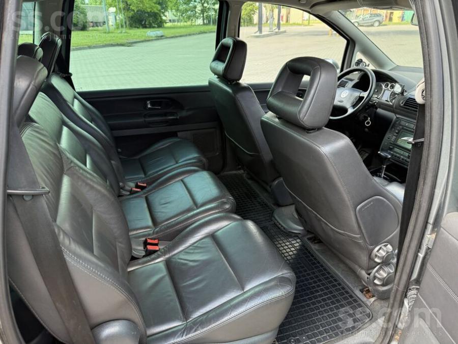 Pelēks Volkswagen Sharan 2004 Rīga, ar dzinēja tilpumu 1.90 L un nobraukumu 351 tūkst. km par 1890 €, foto 10 vietnē AUTOMOTO.COM.LV