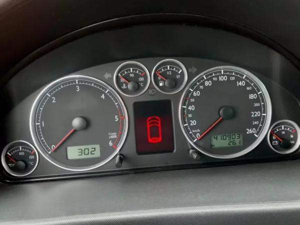 Grey Volkswagen Sharan 2004 in Jelgava, with an engine capacity of 2.00 L and mileage of 411 thousand km for 2700 €, photo 8 on AUTOMOTO.COM.LV