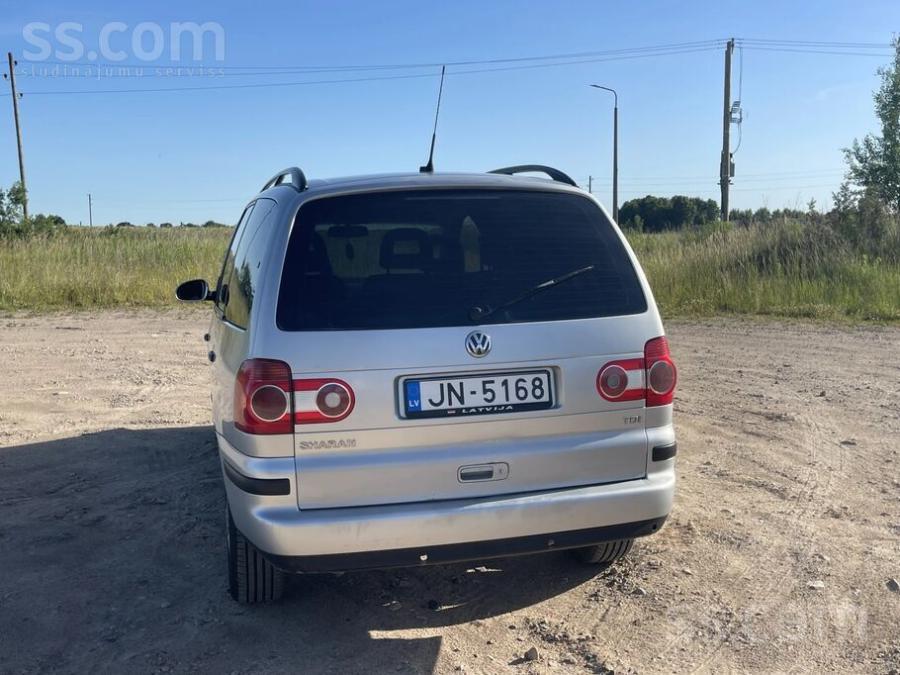 Pelēks Volkswagen Sharan 2004 Tukums, ar dzinēja tilpumu 1.90 L un nobraukumu 372 tūkst. km par 1500 €, foto 3 vietnē AUTOMOTO.COM.LV