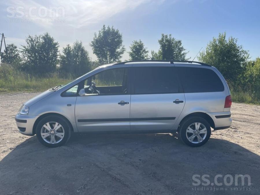 Pelēks Volkswagen Sharan 2004 Tukums, ar dzinēja tilpumu 1.90 L un nobraukumu 372 tūkst. km par 1500 €, foto 5 vietnē AUTOMOTO.COM.LV