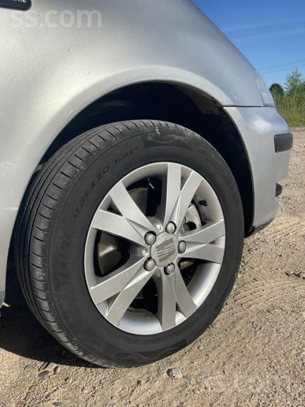 Grey Volkswagen Sharan 2004 in Tukums, with an engine capacity of 1.90 L and mileage of 372 thousand km for 1500 €, photo 6 on AUTOMOTO.COM.LV