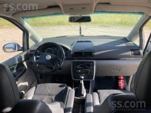 Pelēks Volkswagen Sharan 2004 Tukums, ar dzinēja tilpumu 1.90 L un nobraukumu 372 tūkst. km par 1500 €, foto 8 vietnē AUTOMOTO.COM.LV