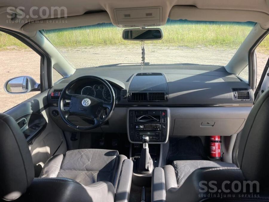 Pelēks Volkswagen Sharan 2004 Tukums, ar dzinēja tilpumu 1.90 L un nobraukumu 372 tūkst. km par 1500 €, foto 8 vietnē AUTOMOTO.COM.LV
