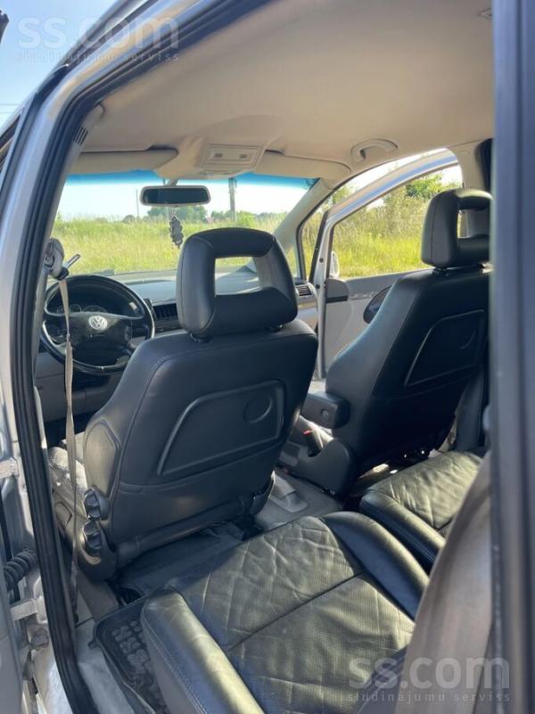 Grey Volkswagen Sharan 2004 in Tukums, with an engine capacity of 1.90 L and mileage of 372 thousand km for 1500 €, photo 9 on AUTOMOTO.COM.LV