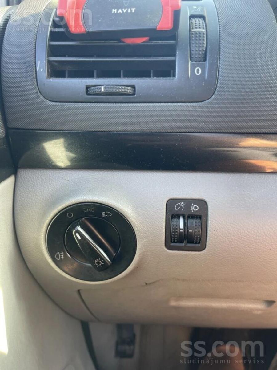 Pelēks Volkswagen Sharan 2004 Tukums, ar dzinēja tilpumu 1.90 L un nobraukumu 372 tūkst. km par 1500 €, foto 15 vietnē AUTOMOTO.COM.LV