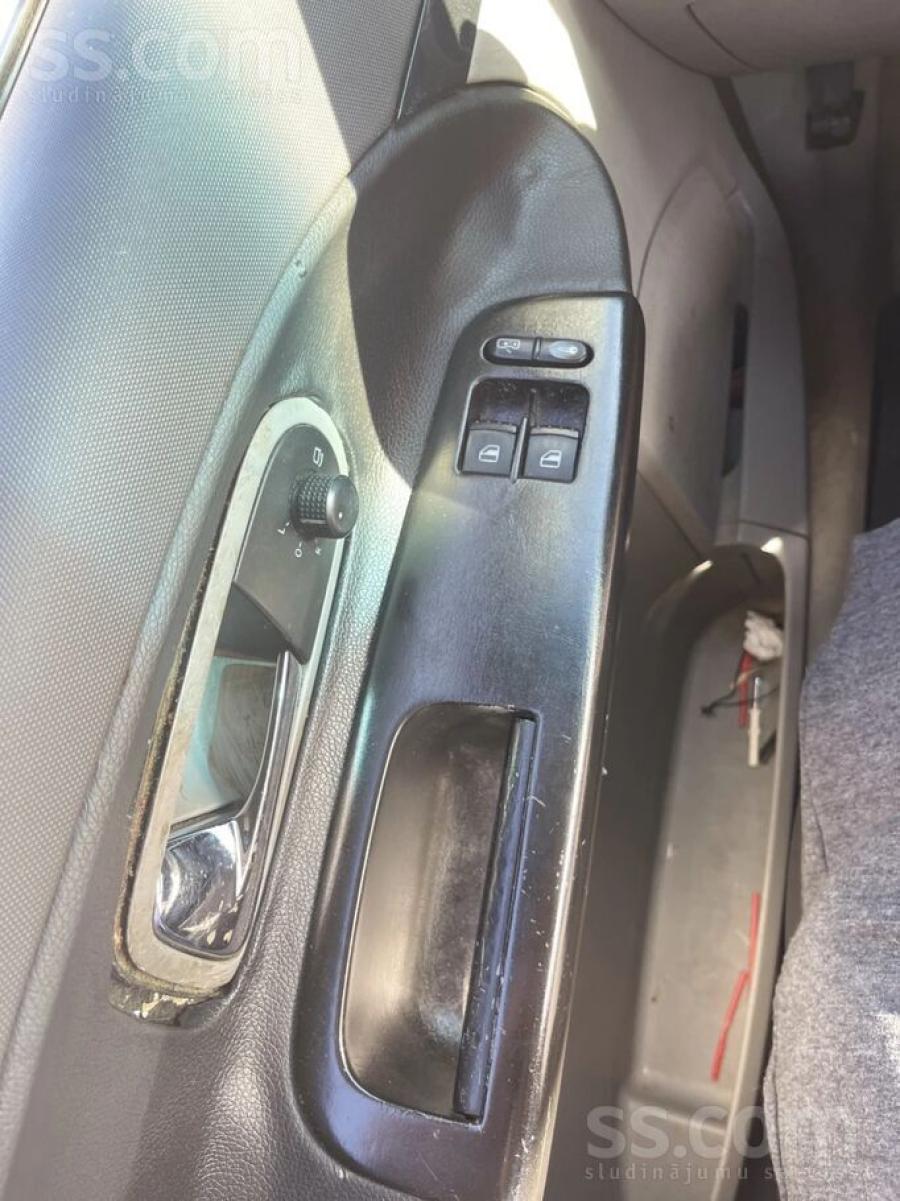 Pelēks Volkswagen Sharan 2004 Tukums, ar dzinēja tilpumu 1.90 L un nobraukumu 372 tūkst. km par 1500 €, foto 16 vietnē AUTOMOTO.COM.LV