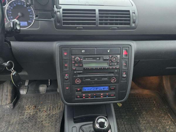 Pelēks Volkswagen Sharan 2004 Viļņa, ar dzinēja tilpumu 1.90 L un nobraukumu 364 tūkst. km par 1500 €, foto 5 vietnē AUTOMOTO.COM.LV