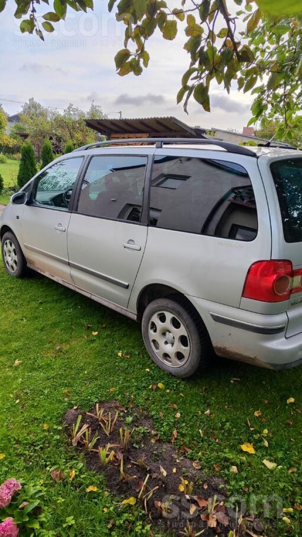 Pelēks Volkswagen Sharan 2004 Gulbene, ar dzinēja tilpumu 1.90 L un nobraukumu 293 tūkst. km par 2200 €, foto 3 vietnē AUTOMOTO.COM.LV