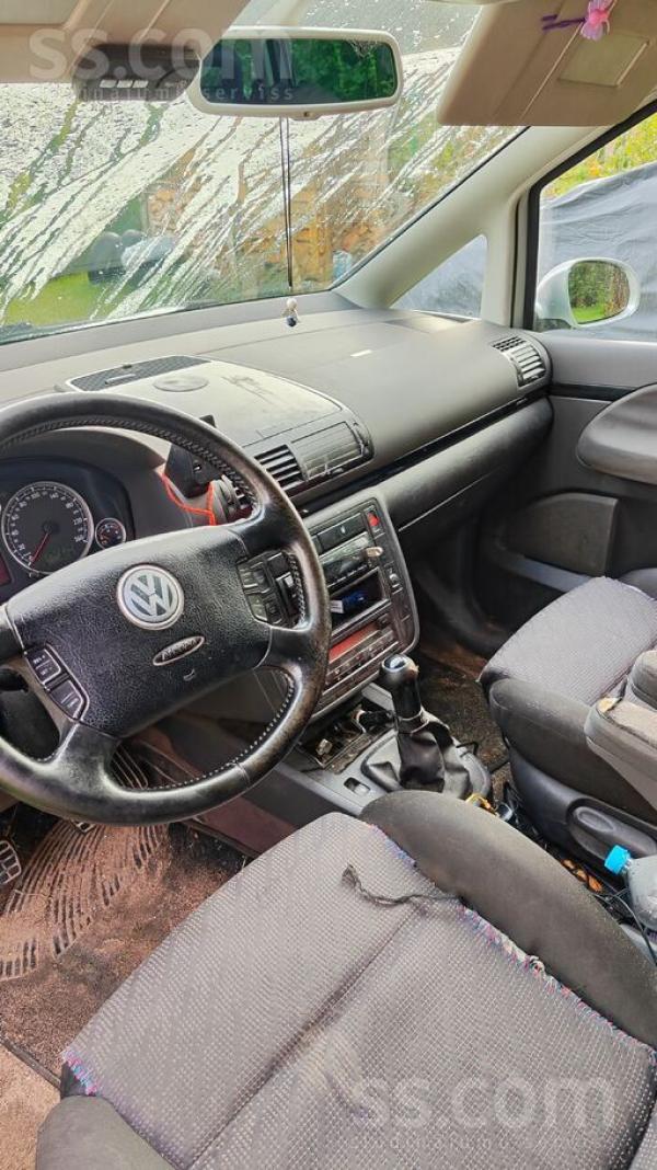 Pelēks Volkswagen Sharan 2004 Gulbene, ar dzinēja tilpumu 1.90 L un nobraukumu 293 tūkst. km par 2200 €, foto 6 vietnē AUTOMOTO.COM.LV