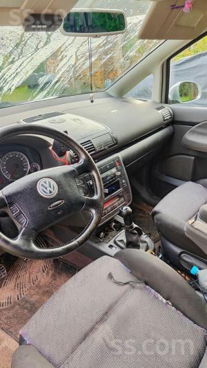 Pelēks Volkswagen Sharan 2004 Gulbene, ar dzinēja tilpumu 1.90 L un nobraukumu 293 tūkst. km par 2200 €, foto 6 vietnē AUTOMOTO.COM.LV