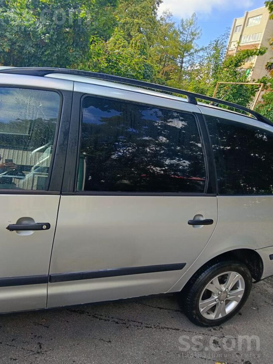 Grey Volkswagen Sharan 2004 in Riga, with an engine capacity of 1.90 L and mileage of 376 thousand km for 1620 €, photo 3 on AUTOMOTO.COM.LV
