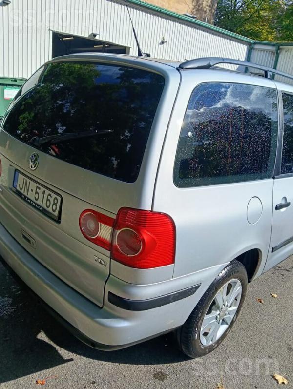 Pelēks Volkswagen Sharan 2004 Rīga, ar dzinēja tilpumu 1.90 L un nobraukumu 376 tūkst. km par 1620 €, foto 6 vietnē AUTOMOTO.COM.LV