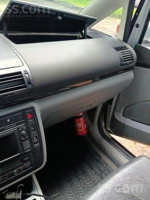 Grey Volkswagen Sharan 2004 in Riga, with an engine capacity of 1.90 L and mileage of 376 thousand km for 1620 €, photo 13 on AUTOMOTO.COM.LV