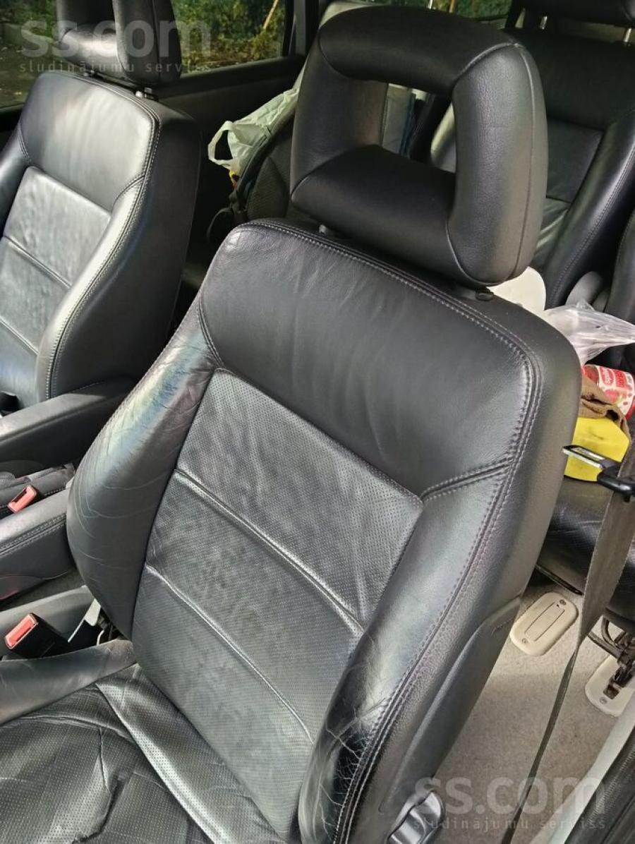 Grey Volkswagen Sharan 2004 in Riga, with an engine capacity of 1.90 L and mileage of 376 thousand km for 1620 €, photo 17 on AUTOMOTO.COM.LV