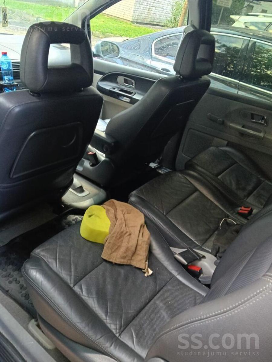 Grey Volkswagen Sharan 2004 in Riga, with an engine capacity of 1.90 L and mileage of 376 thousand km for 1620 €, photo 18 on AUTOMOTO.COM.LV