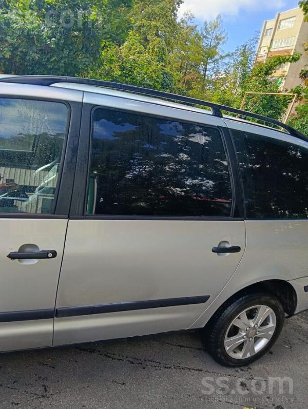 Pelēks Volkswagen Sharan 2004 Rīga, ar dzinēja tilpumu 1.90 L un nobraukumu 376 tūkst. km par 1620 €, foto 3 vietnē AUTOMOTO.COM.LV