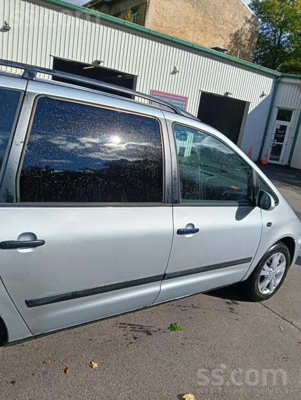 Pelēks Volkswagen Sharan 2004 Rīga, ar dzinēja tilpumu 1.90 L un nobraukumu 376 tūkst. km par 1620 €, foto 10 vietnē AUTOMOTO.COM.LV