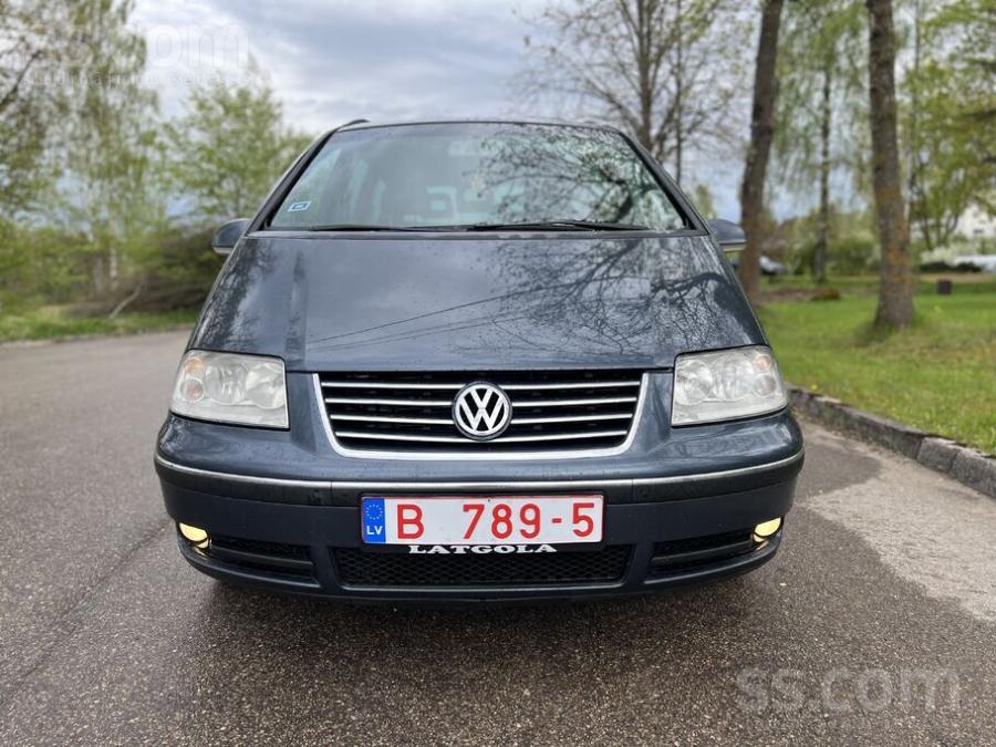 Pelēks Volkswagen Sharan 2005 Rēzekne, ar dzinēja tilpumu 1.90 L un nobraukumu 400 tūkst. km par 2250 €, foto 1 vietnē AUTOMOTO.COM.LV