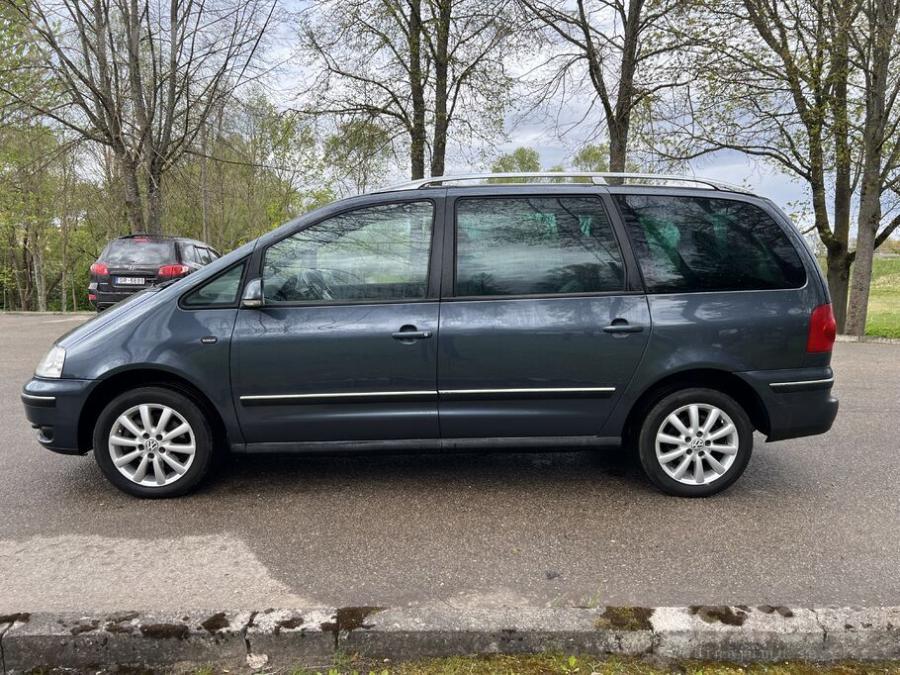 Pelēks Volkswagen Sharan 2005 Rēzekne, ar dzinēja tilpumu 1.90 L un nobraukumu 400 tūkst. km par 2250 €, foto 4 vietnē AUTOMOTO.COM.LV