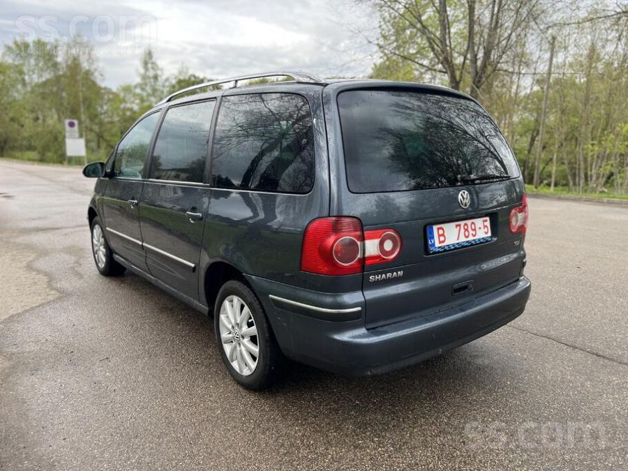 Pelēks Volkswagen Sharan 2005 Rēzekne, ar dzinēja tilpumu 1.90 L un nobraukumu 400 tūkst. km par 2250 €, foto 7 vietnē AUTOMOTO.COM.LV