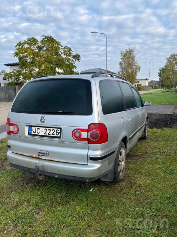 Grey Volkswagen Sharan 2005 in Riga, with an engine capacity of 1.90 L and mileage of 363 thousand km for 800 €, photo 4 on AUTOMOTO.COM.LV