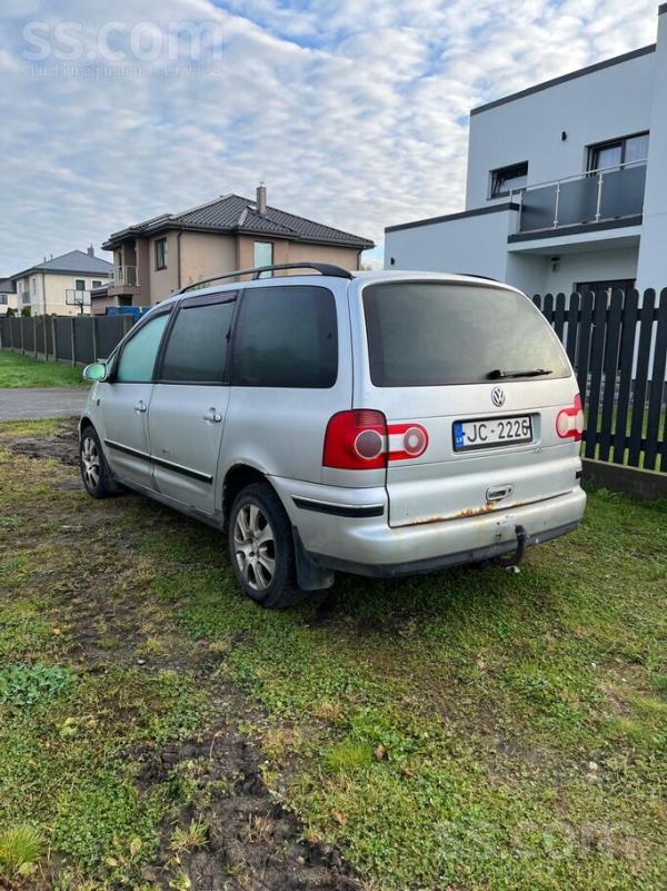 Grey Volkswagen Sharan 2005 in Riga, with an engine capacity of 1.90 L and mileage of 363 thousand km for 800 €, photo 5 on AUTOMOTO.COM.LV