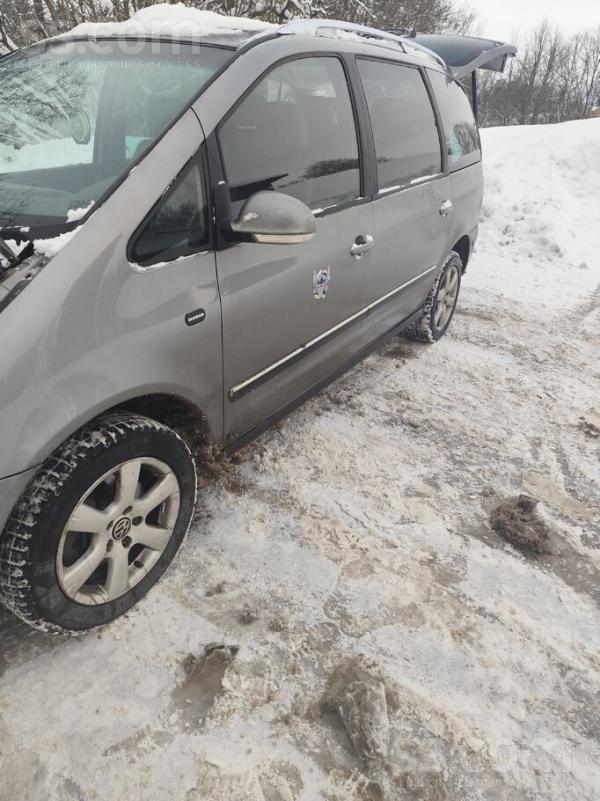 Grey Volkswagen Sharan 2005 in Talsi, with an engine capacity of 1.90 L and mileage of 344 thousand km for 2500 €, photo 4 on AUTOMOTO.COM.LV