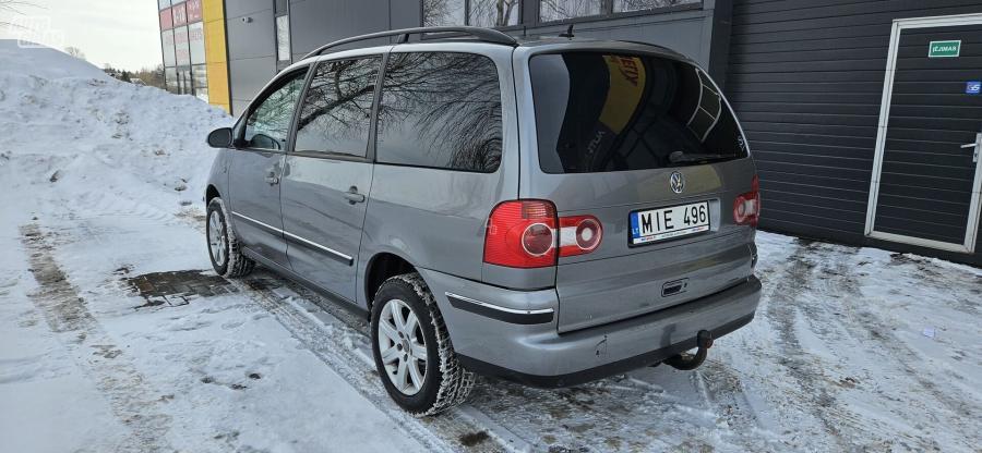 Grey Volkswagen Sharan 2005 in Telschi, with an engine capacity of 1.90 L and mileage of 399 thousand km for 3300 €, photo 4 on AUTOMOTO.COM.LV