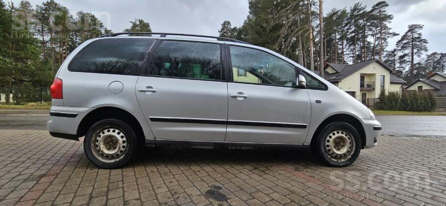 Pelēks Volkswagen Sharan 2005 Rīga, ar dzinēja tilpumu 1.90 L un nobraukumu 290 tūkst. km par 1400 €, foto 7 vietnē AUTOMOTO.COM.LV