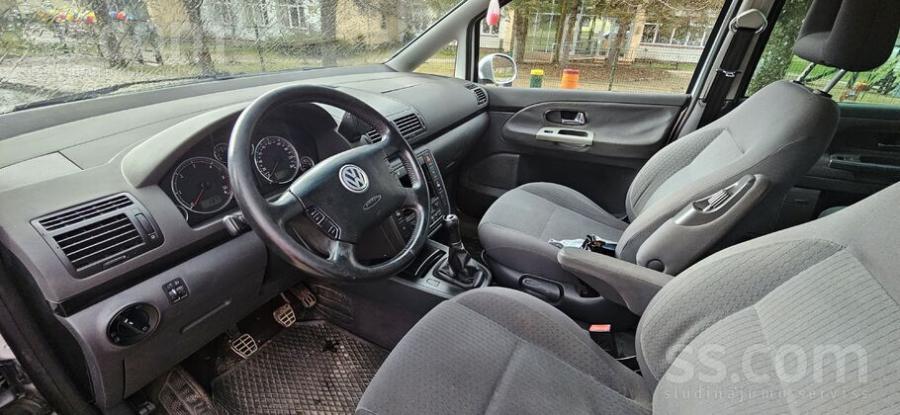 Pelēks Volkswagen Sharan 2005 Rīga, ar dzinēja tilpumu 1.90 L un nobraukumu 290 tūkst. km par 1400 €, foto 8 vietnē AUTOMOTO.COM.LV
