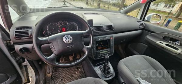 Pelēks Volkswagen Sharan 2005 Rīga, ar dzinēja tilpumu 1.90 L un nobraukumu 290 tūkst. km par 1400 €, foto 8 vietnē AUTOMOTO.COM.LV