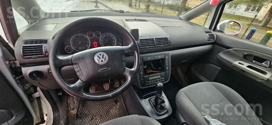 Pelēks Volkswagen Sharan 2005 Rīga, ar dzinēja tilpumu 1.90 L un nobraukumu 290 tūkst. km par 1400 €, foto 9 vietnē AUTOMOTO.COM.LV