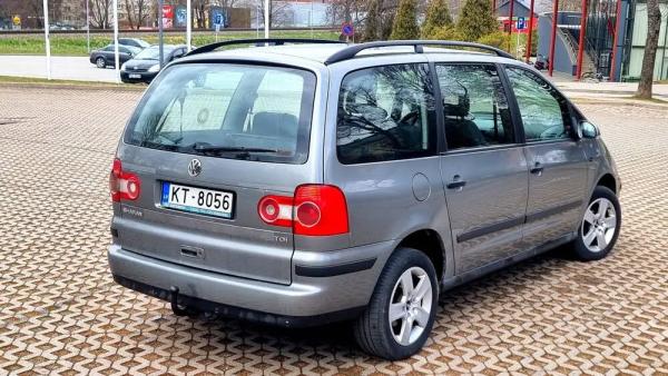 Grey Volkswagen Sharan 2005 in Cesis, with an engine capacity of 1.90 L and mileage of 455 thousand km for 1600 €, photo 5 on AUTOMOTO.COM.LV