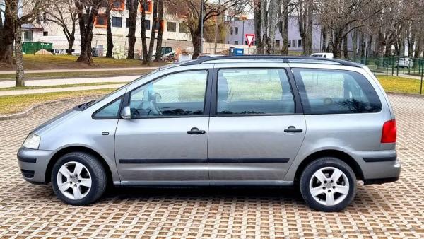 Grey Volkswagen Sharan 2005 in Cesis, with an engine capacity of 1.90 L and mileage of 455 thousand km for 1600 €, photo 9 on AUTOMOTO.COM.LV