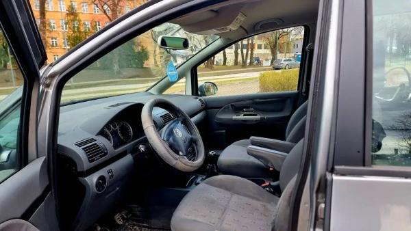 Grey Volkswagen Sharan 2005 in Cesis, with an engine capacity of 1.90 L and mileage of 455 thousand km for 1600 €, photo 10 on AUTOMOTO.COM.LV
