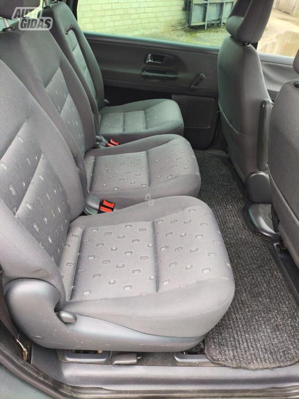 Grey Volkswagen Sharan 2005 in Joniskis, with an engine capacity of 1.90 L and mileage of 239 thousand km for 2499 €, photo 7 on AUTOMOTO.COM.LV