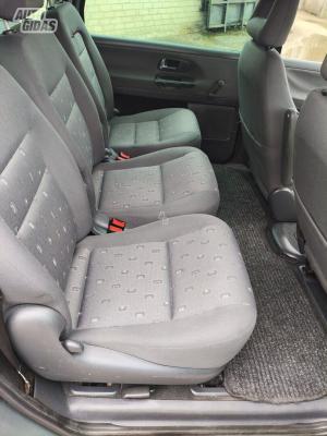 Pelēks Volkswagen Sharan 2005 Joniškis, ar dzinēja tilpumu 1.90 L un nobraukumu 239 tūkst. km par 2499 €, foto 8 vietnē AUTOMOTO.COM.LV