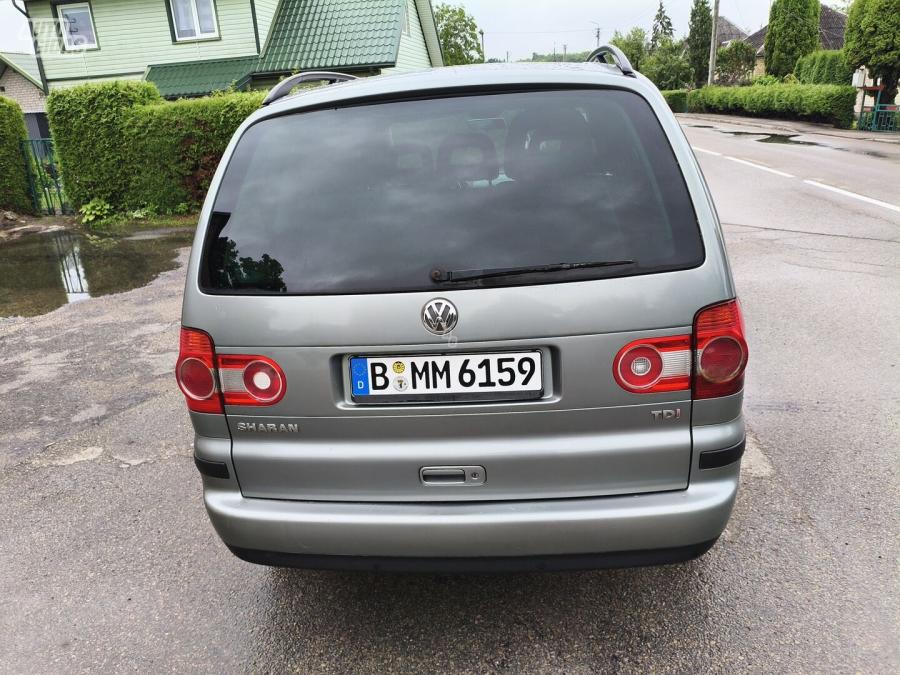 Pelēks Volkswagen Sharan 2005 Joniškis, ar dzinēja tilpumu 1.90 L un nobraukumu 239 tūkst. km par 2499 €, foto 14 vietnē AUTOMOTO.COM.LV