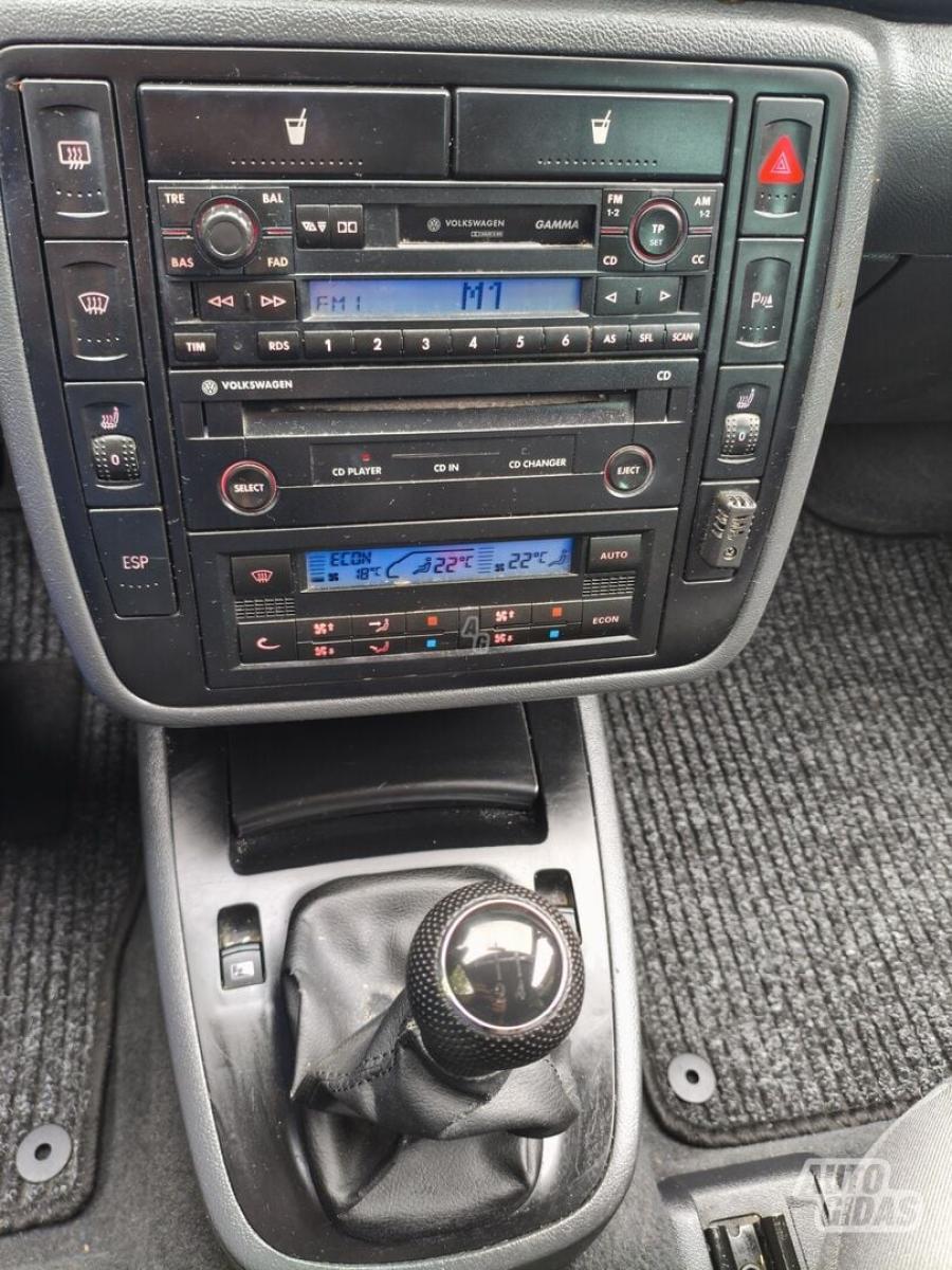 Pelēks Volkswagen Sharan 2005 Joniškis, ar dzinēja tilpumu 1.90 L un nobraukumu 239 tūkst. km par 2499 €, foto 21 vietnē AUTOMOTO.COM.LV