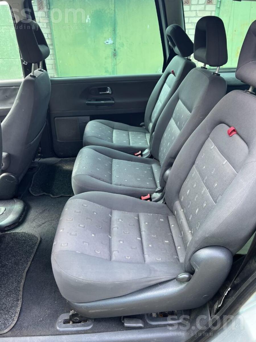 Pelēks Volkswagen Sharan 2005 Ludza, ar dzinēja tilpumu 1.90 L un nobraukumu 420 tūkst. km par 1100 €, foto 7 vietnē AUTOMOTO.COM.LV