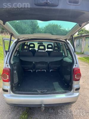 Pelēks Volkswagen Sharan 2005 Ludza, ar dzinēja tilpumu 1.90 L un nobraukumu 420 tūkst. km par 1100 €, foto 9 vietnē AUTOMOTO.COM.LV