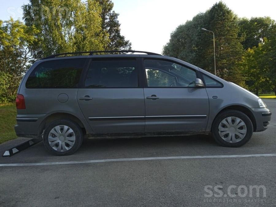 Grey Volkswagen Sharan 2005 in Jekabpils, with an engine capacity of 1.90 L and mileage of 289 thousand km for 1250 €, photo 3 on AUTOMOTO.COM.LV