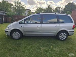 Grey Volkswagen Sharan 2005 in Siauliai, with an engine capacity of 1.90 L and mileage of 299 thousand km for 999 €, photo 3 on AUTOMOTO.COM.LV