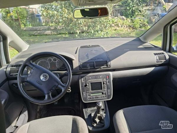 Grey Volkswagen Sharan 2005 in Siauliai, with an engine capacity of 1.90 L and mileage of 299 thousand km for 999 €, photo 3 on AUTOMOTO.COM.LV