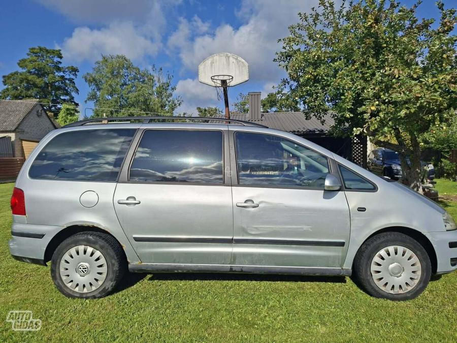 Grey Volkswagen Sharan 2005 in Siauliai, with an engine capacity of 1.90 L and mileage of 299 thousand km for 999 €, photo 7 on AUTOMOTO.COM.LV