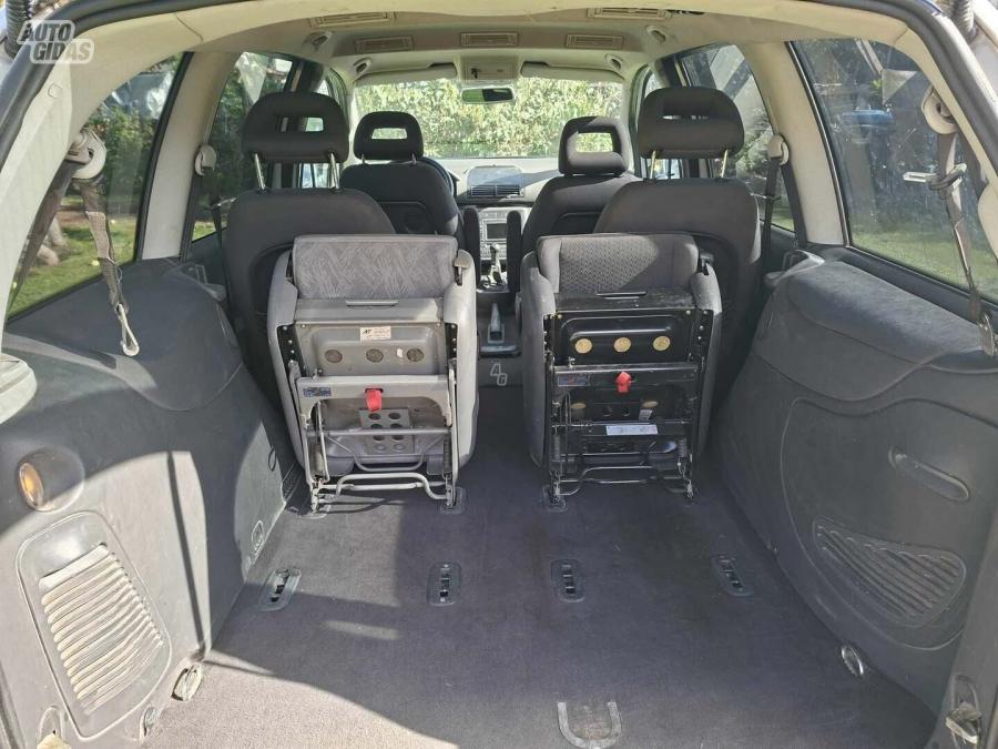 Grey Volkswagen Sharan 2005 in Siauliai, with an engine capacity of 1.90 L and mileage of 299 thousand km for 999 €, photo 9 on AUTOMOTO.COM.LV