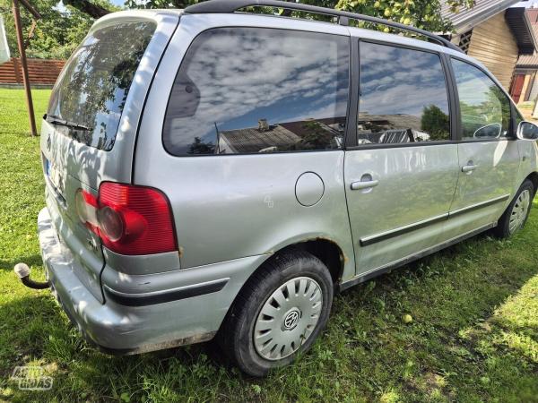 Grey Volkswagen Sharan 2005 in Siauliai, with an engine capacity of 1.90 L and mileage of 299 thousand km for 999 €, photo 9 on AUTOMOTO.COM.LV