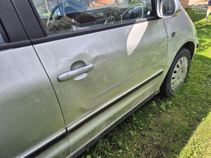 Grey Volkswagen Sharan 2005 in Siauliai, with an engine capacity of 1.90 L and mileage of 299 thousand km for 999 €, photo 12 on AUTOMOTO.COM.LV